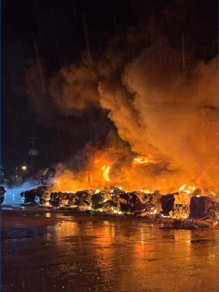 Kenner Fire Department battles blaze with 18-wheeler caps | wwltv.com