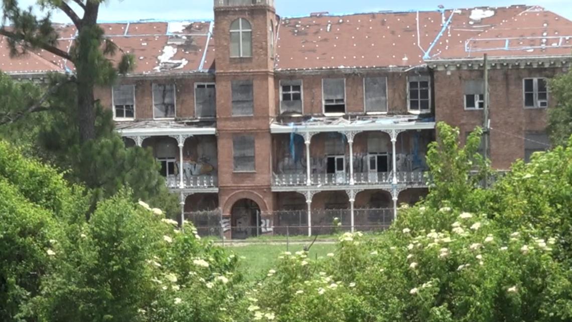 Historic New Orleans Holy Cross High School reopens as apartments ...