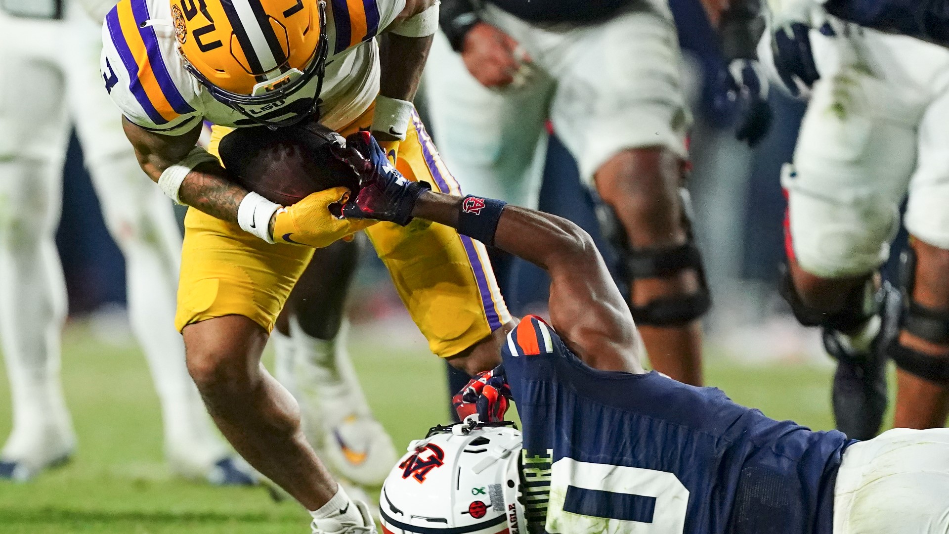 LSU overcomes injuries, 17-point deficit to defeat Auburn 21-17 | wwltv.com
