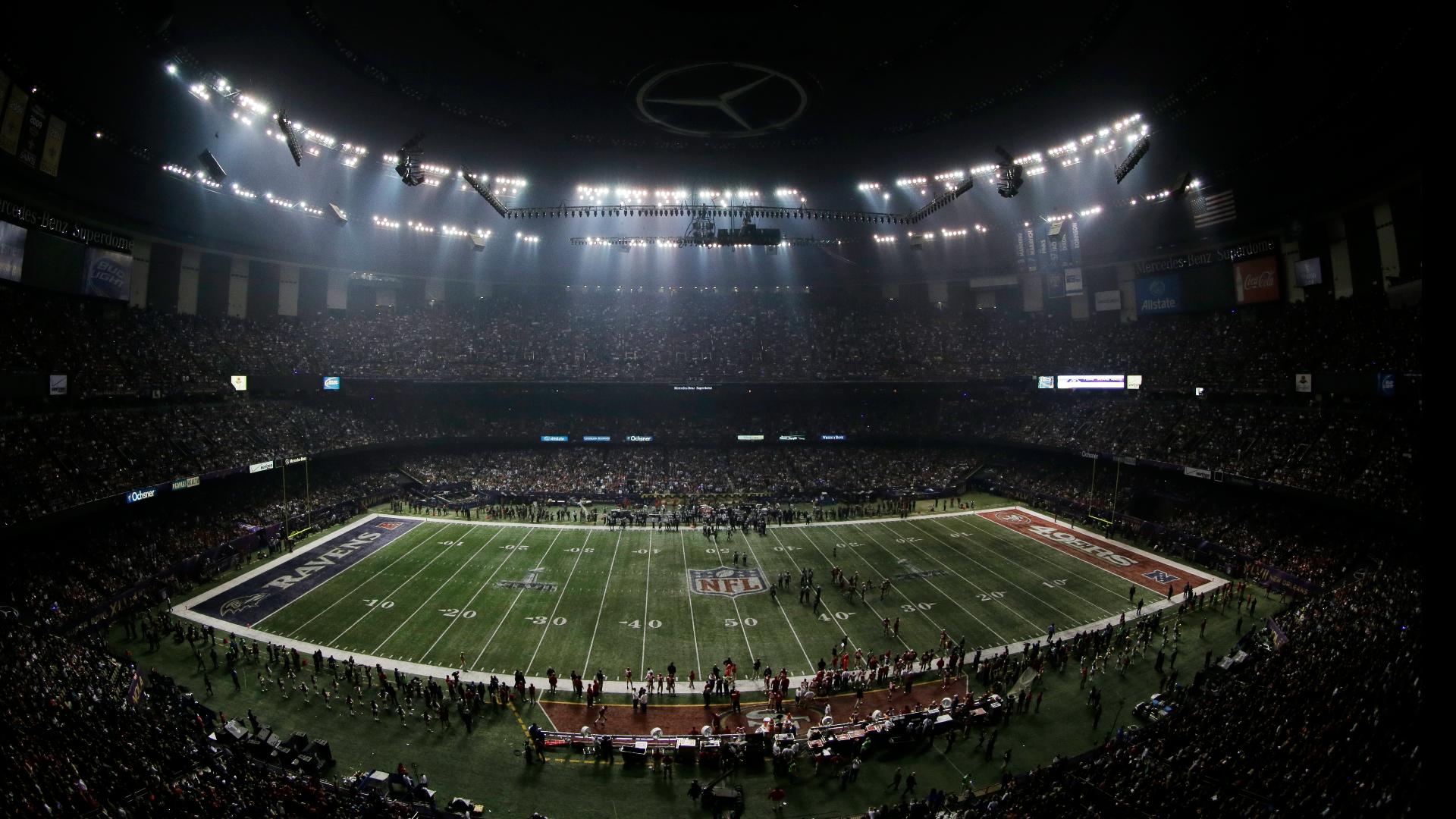 What happened when the power went out during the Super Bowl in New ...