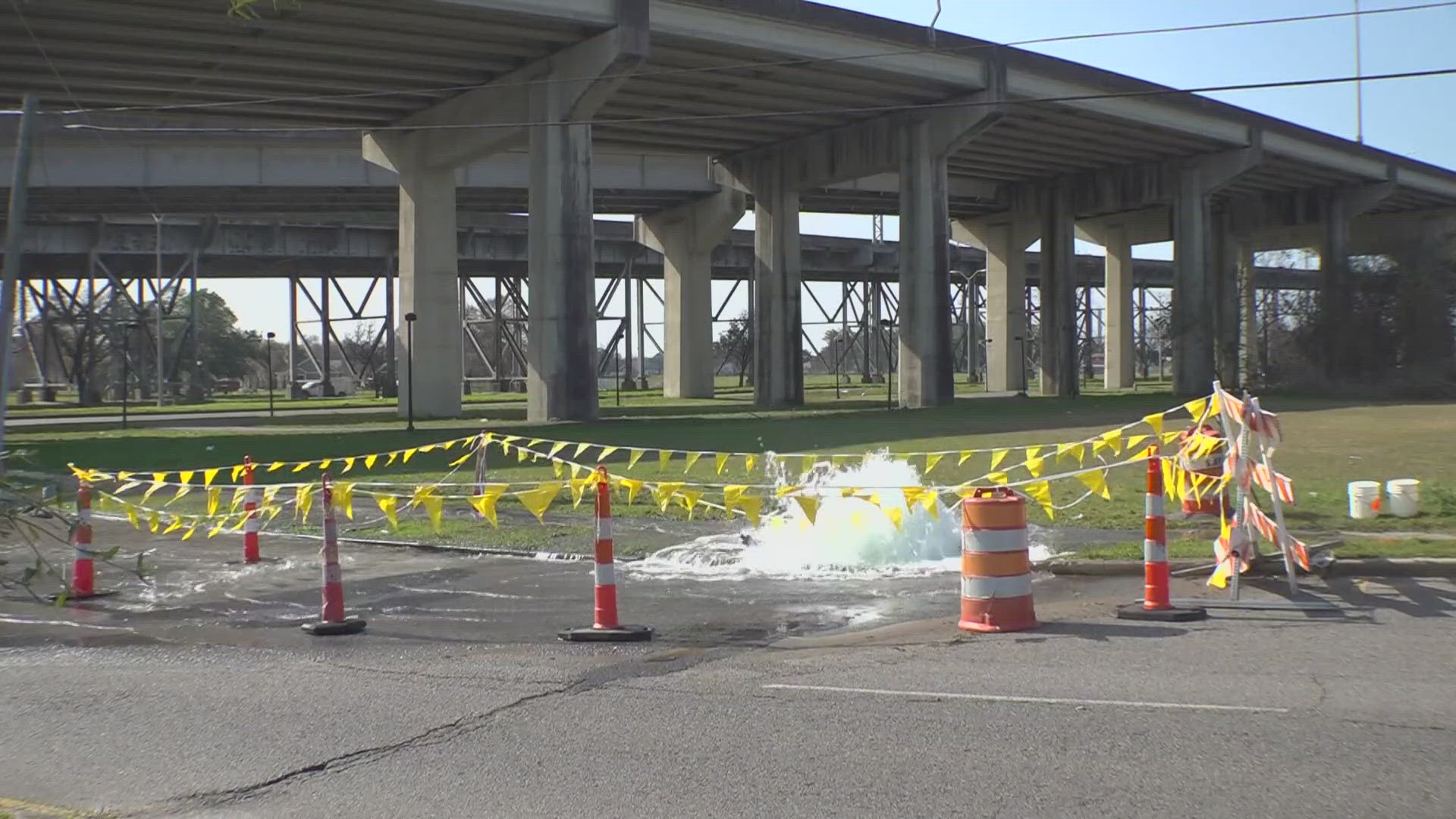 Algiers street floods after reported water main break in New Orleans ...