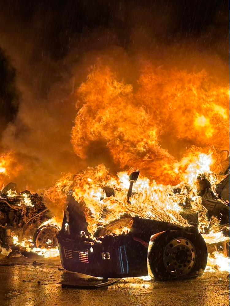 Kenner Fire Department battles blaze with 18-wheeler caps | wwltv.com