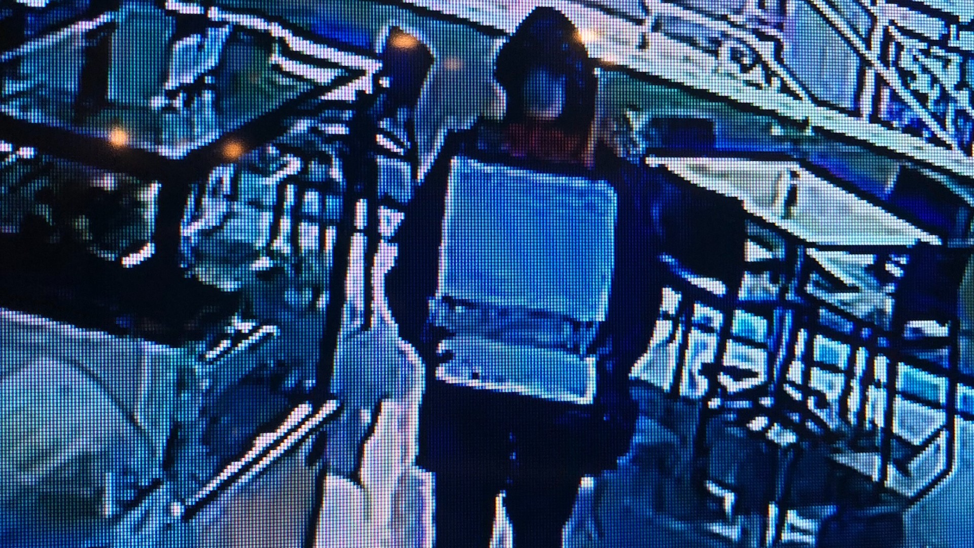 Man breaks into bakery steals king cakes, vodka and cash, police say ...