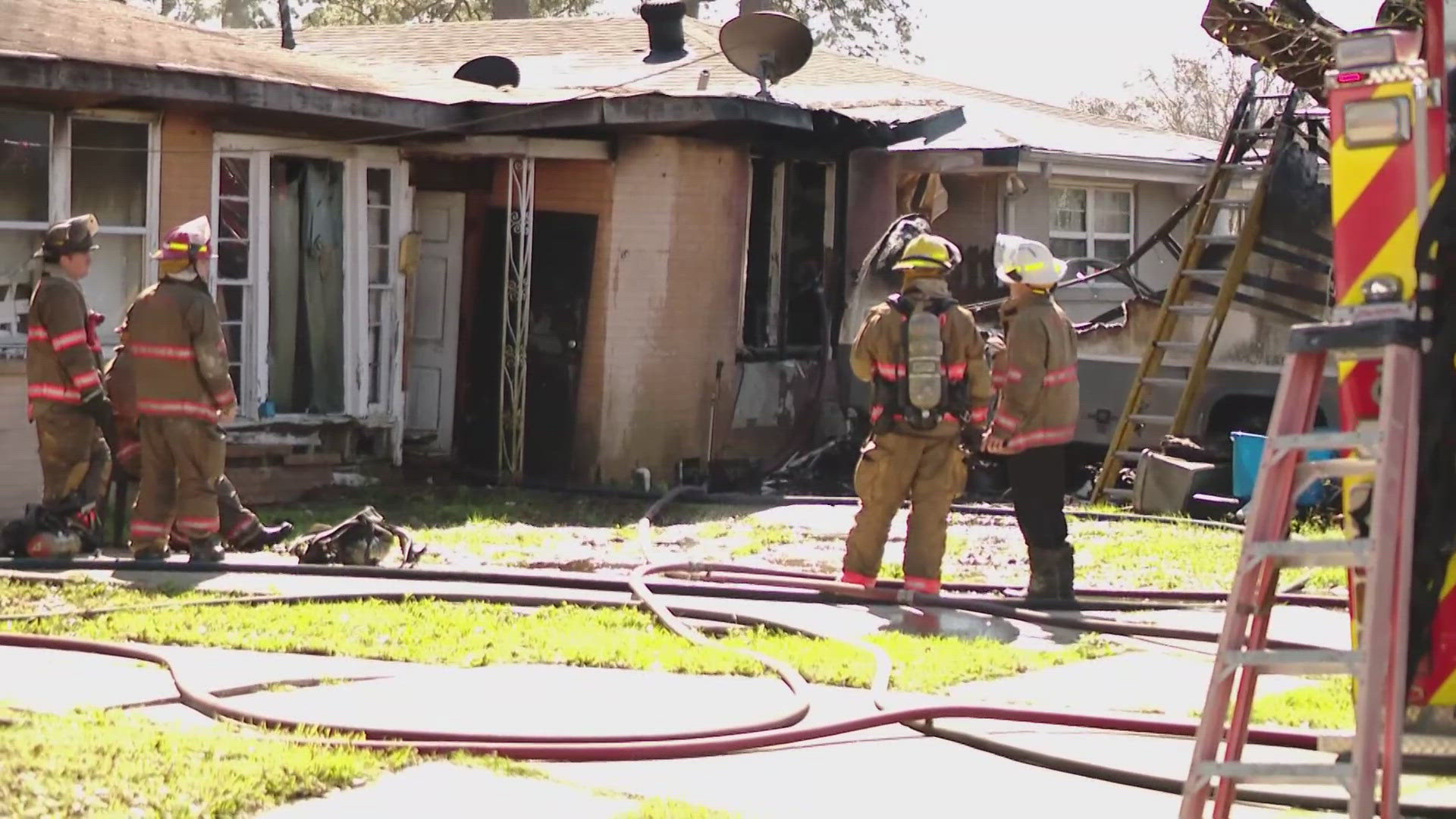 Fire breaks out in Algiers, sending thick smoke across the area, NOFD ...