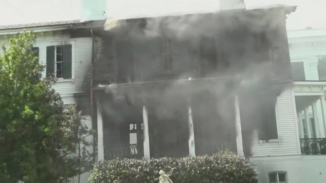 Crews battle fire at Nottoway plantation | wwltv.com