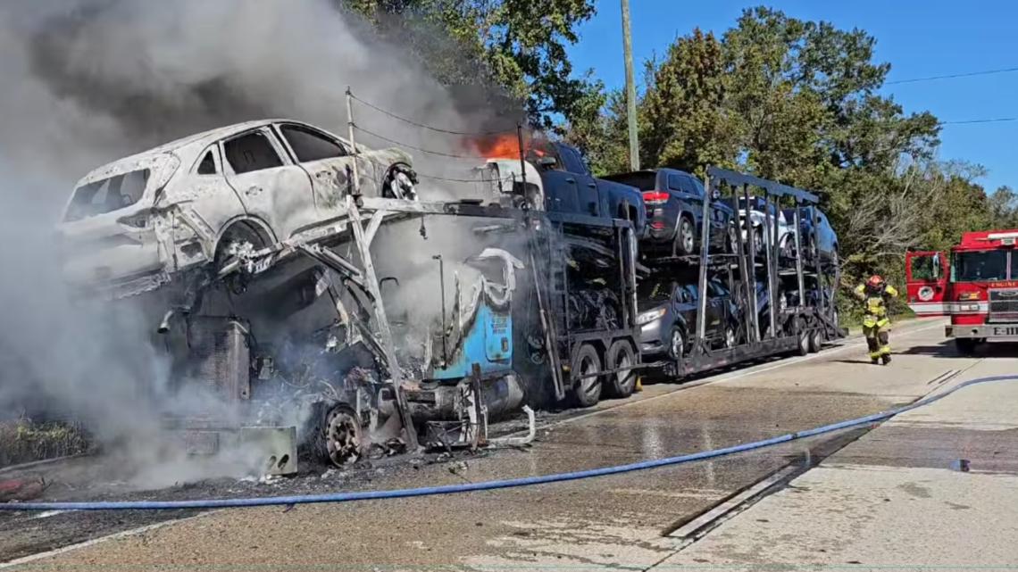 Car hauler catches fire on I-59 southbound in Slidell, authorities say ...