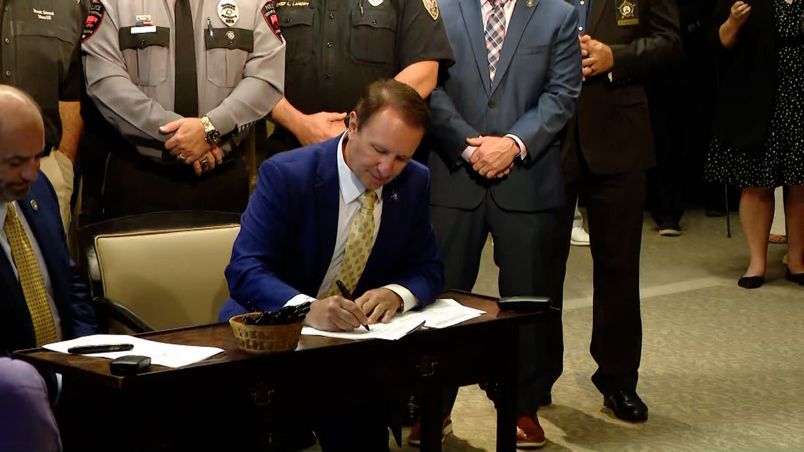 Gov. Landry signs bill that requires public to stay 25 feet from police ...