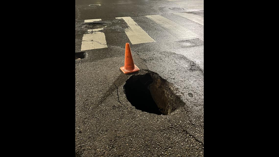 New Orleans sinkhole swallows debris, cones and cars | wwltv.com