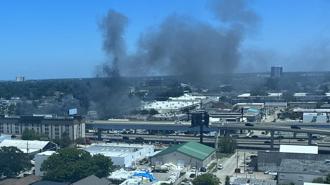 JPFD battles car lot fire on I-10 along North Causeway | wwltv.com
