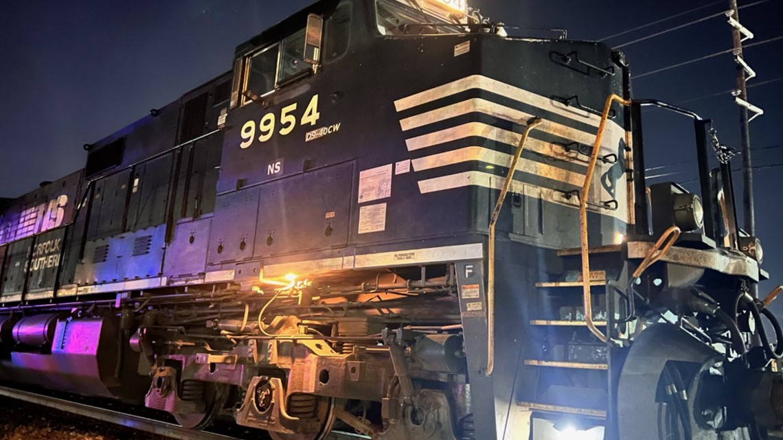 Train makes emergency stop, rail cars detached to avoid hitting kids on ...