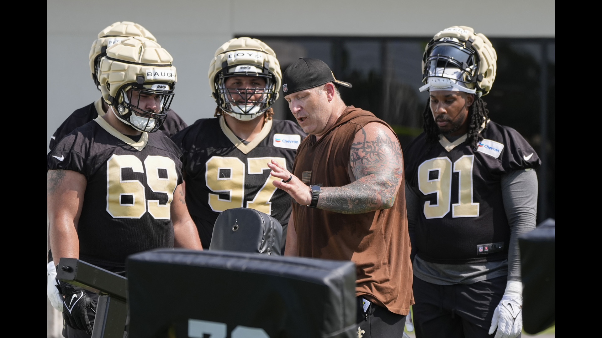 Saints sign interior offensive lineman and defensive tackle | wwltv.com