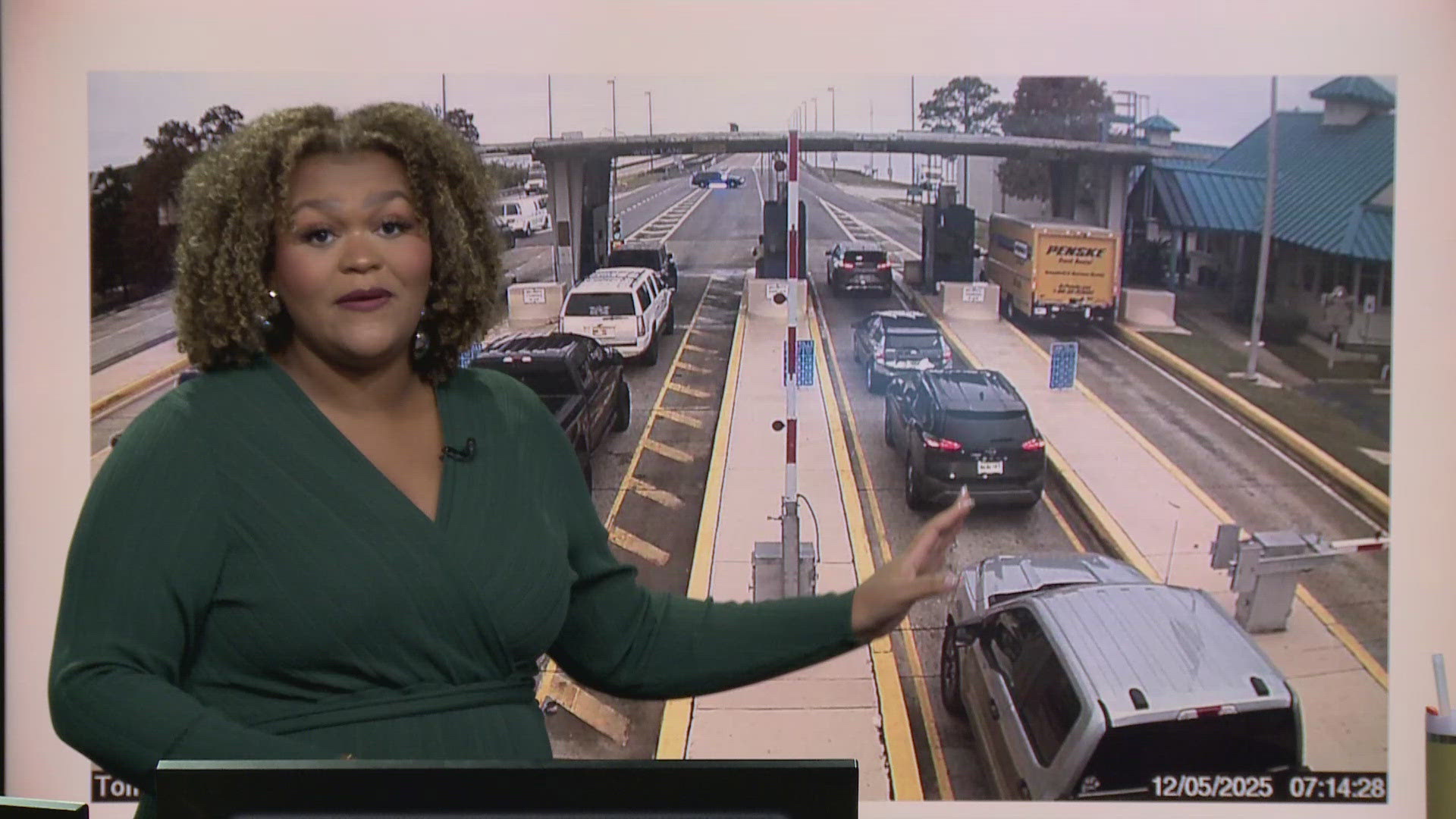 Causeway Bridge closed due to crash | wwltv.com
