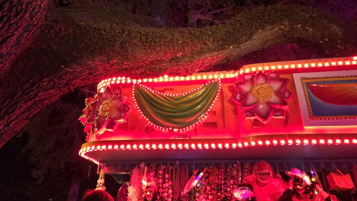 Krewe of Cleopatra float gets stuck in tree | wwltv.com