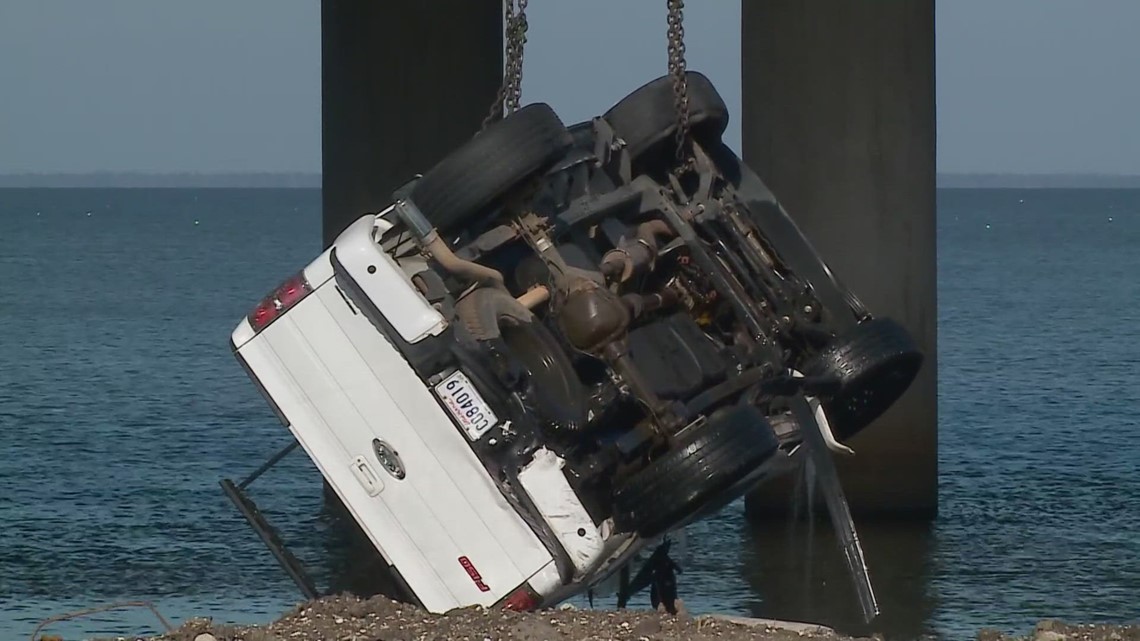 Death toll rises as crews continue to clear fatal I-55 crash scene ...