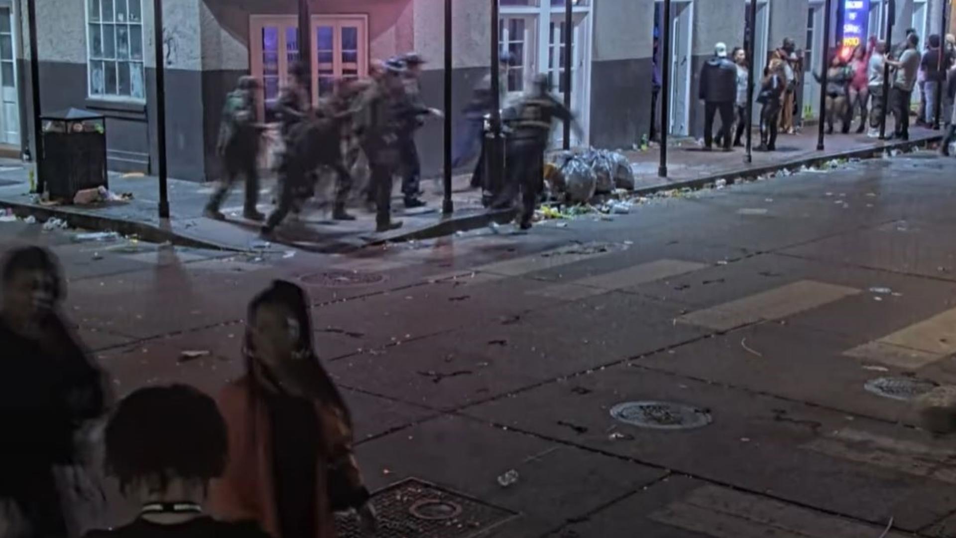Raw Video: Police officers running toward the scene of the New Orleans ...