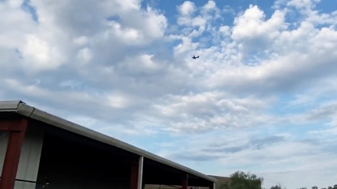 Plane circling Mississippi city threatens to crash, per police | wwltv.com