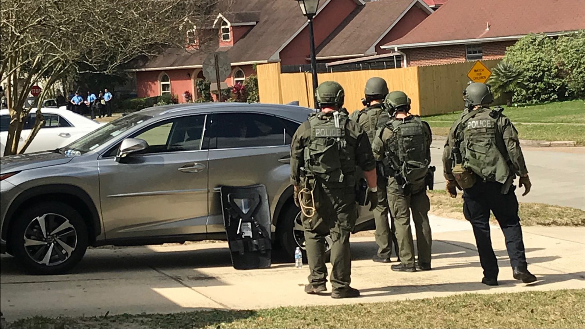 Suspect in custody after Kenner shooting, SWAT standoff | wwltv.com