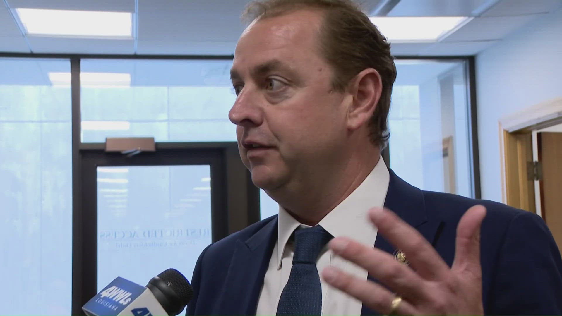 Singer leading Jackie Robinson festivities collapses before White Sox ...