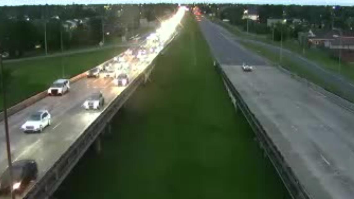 Crash shuts down I-10 westbound on Highrise Bridge, delays traffic ...