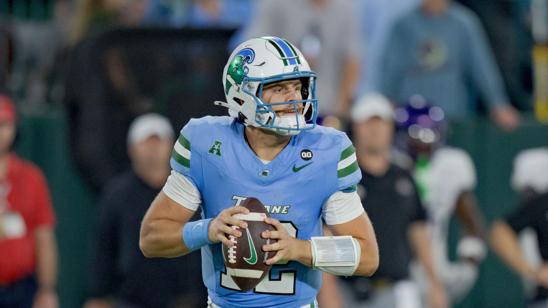 Tulane holds off FAU, 35-24, behind Retzlaff and big defensive day ...