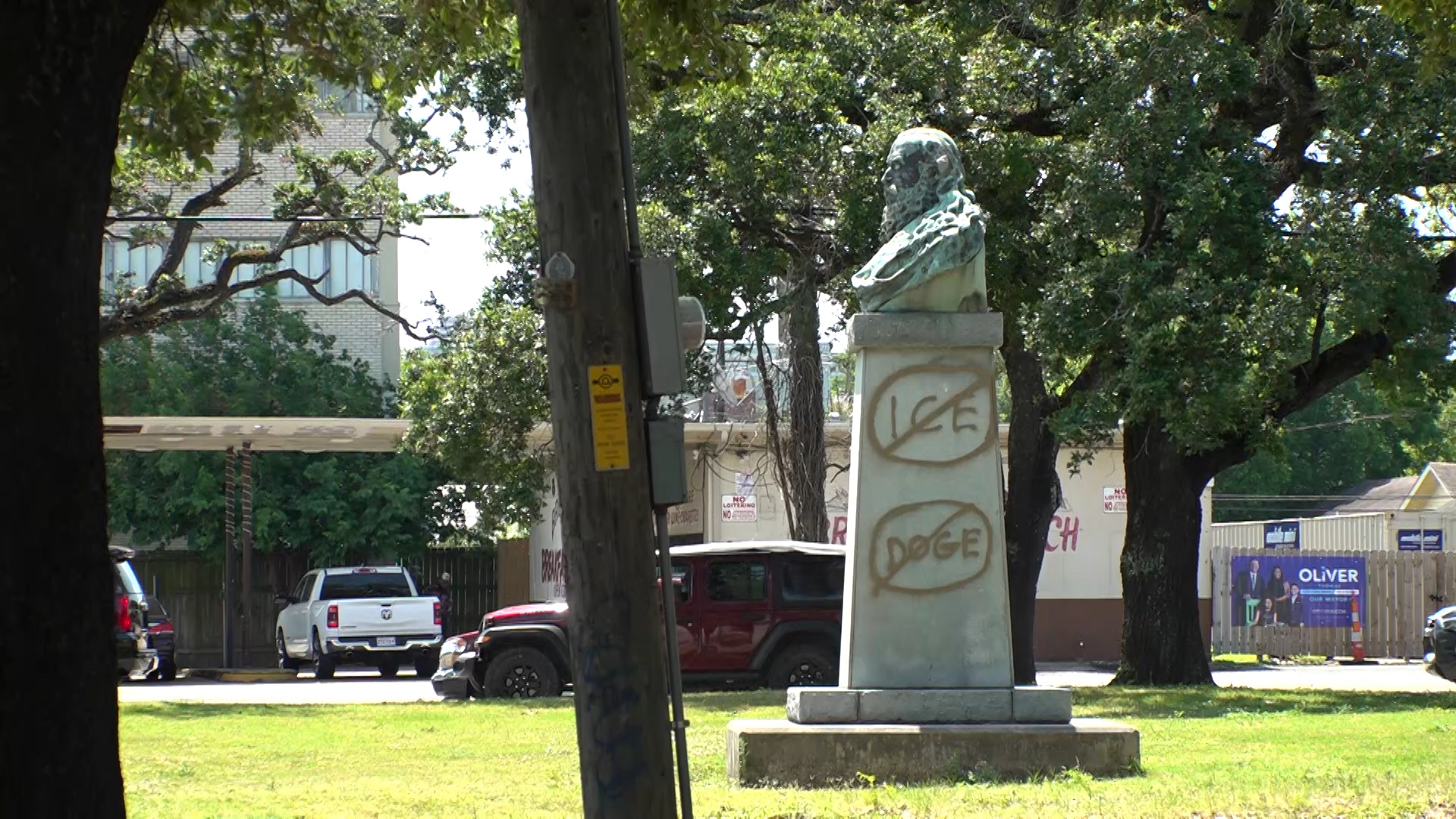 Confederate Monument in New Orleans Defaced With ‘Gaza,’ ‘ICE’ Graffiti ...