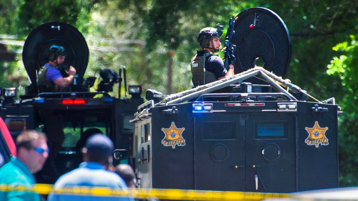 Baton Rouge ambush kills 1 officer; suspect has history of threats ...