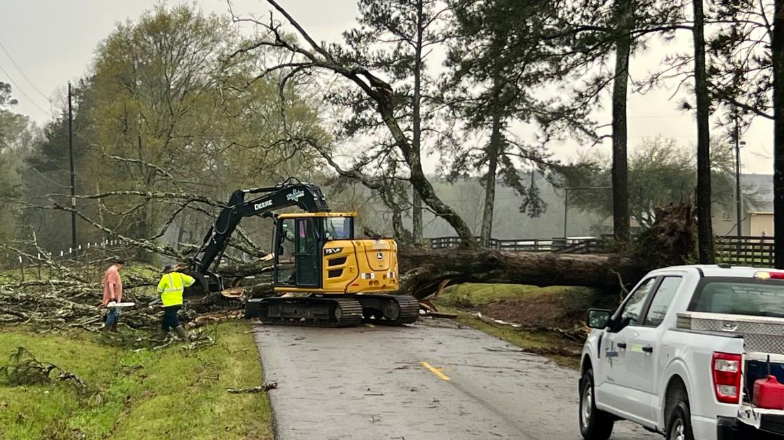 Photos and videos of damage after radar-Confirmed tornado Near Kentwood ...