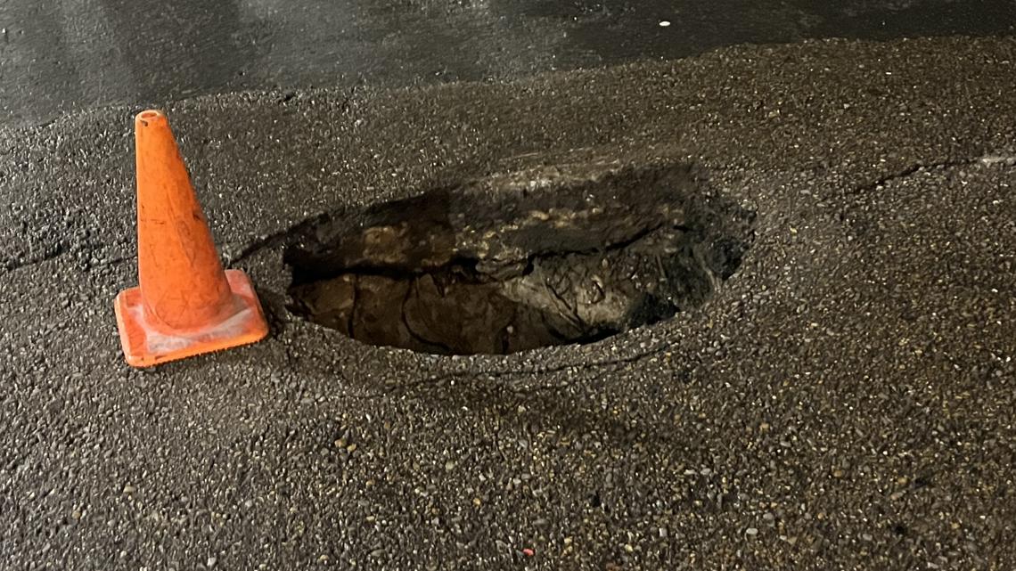 New Orleans sinkhole swallows debris, cones and cars | wwltv.com