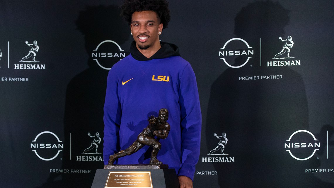 Jayden Daniels wins Manning Award, becomes LSU's third quarterback to ...