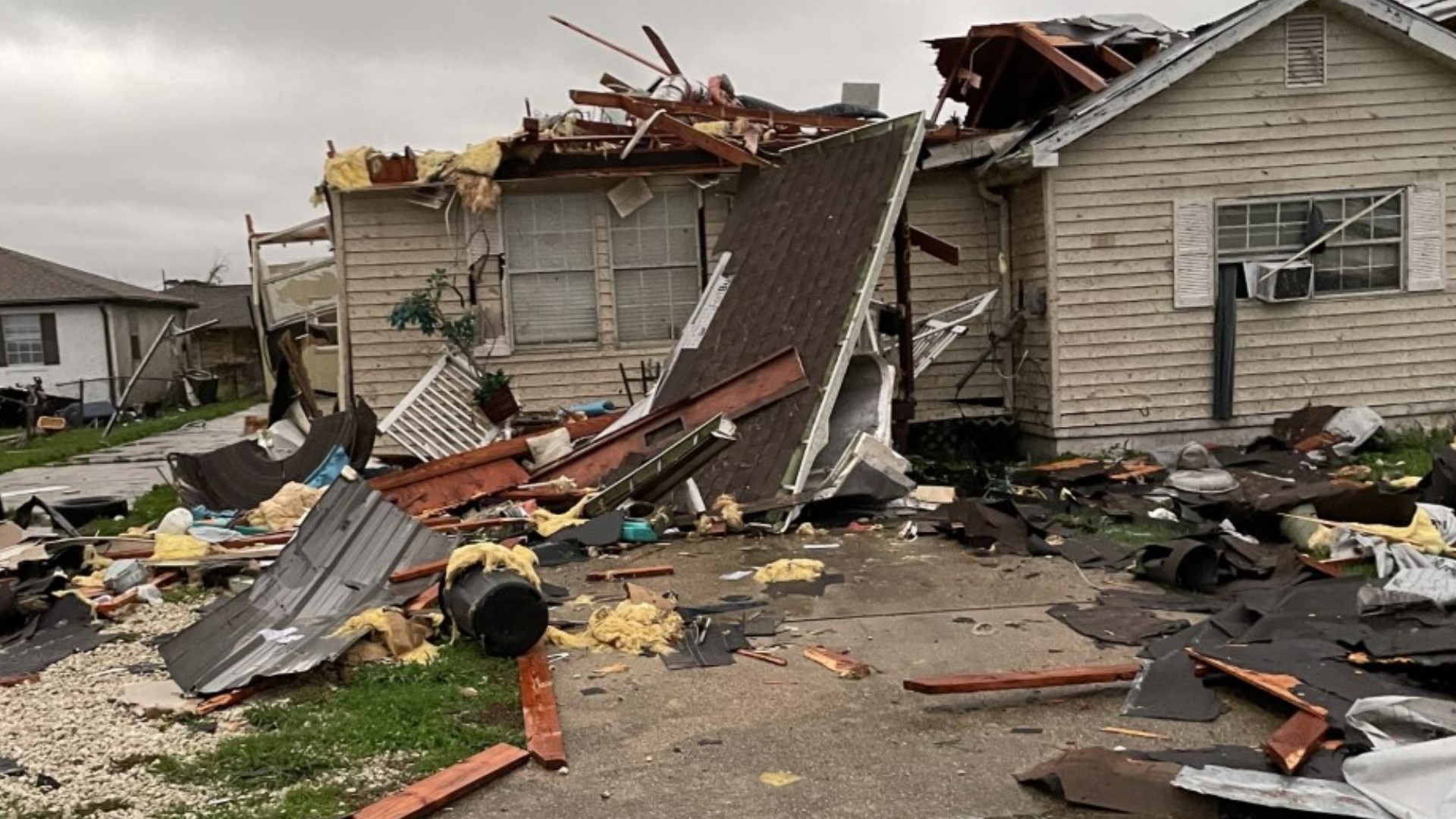 1 dead, thousands without power, homes damaged as tornadoes sweep ...