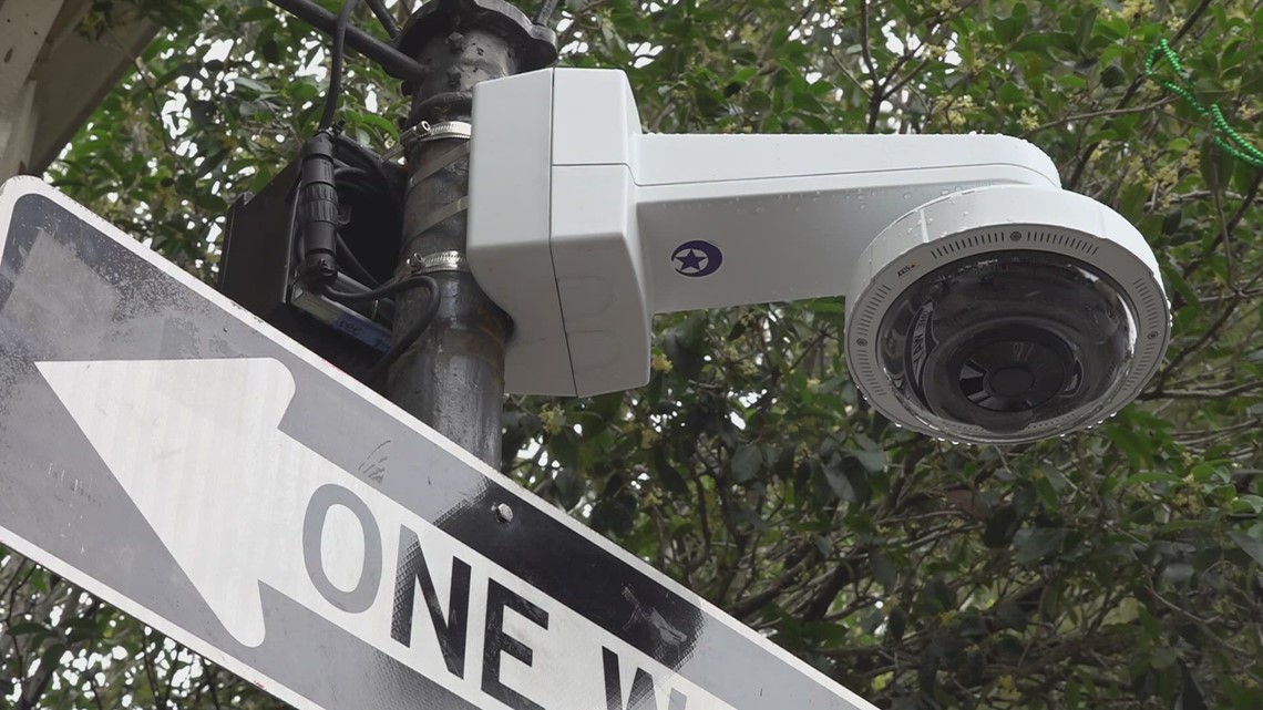Low-hanging French Quarter crime cameras draw attention | wwltv.com