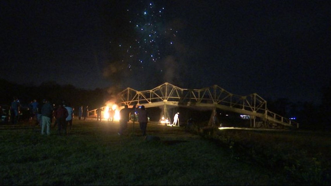 Christmas Eve bonfires on the levee will return in 2021 | wwltv.com