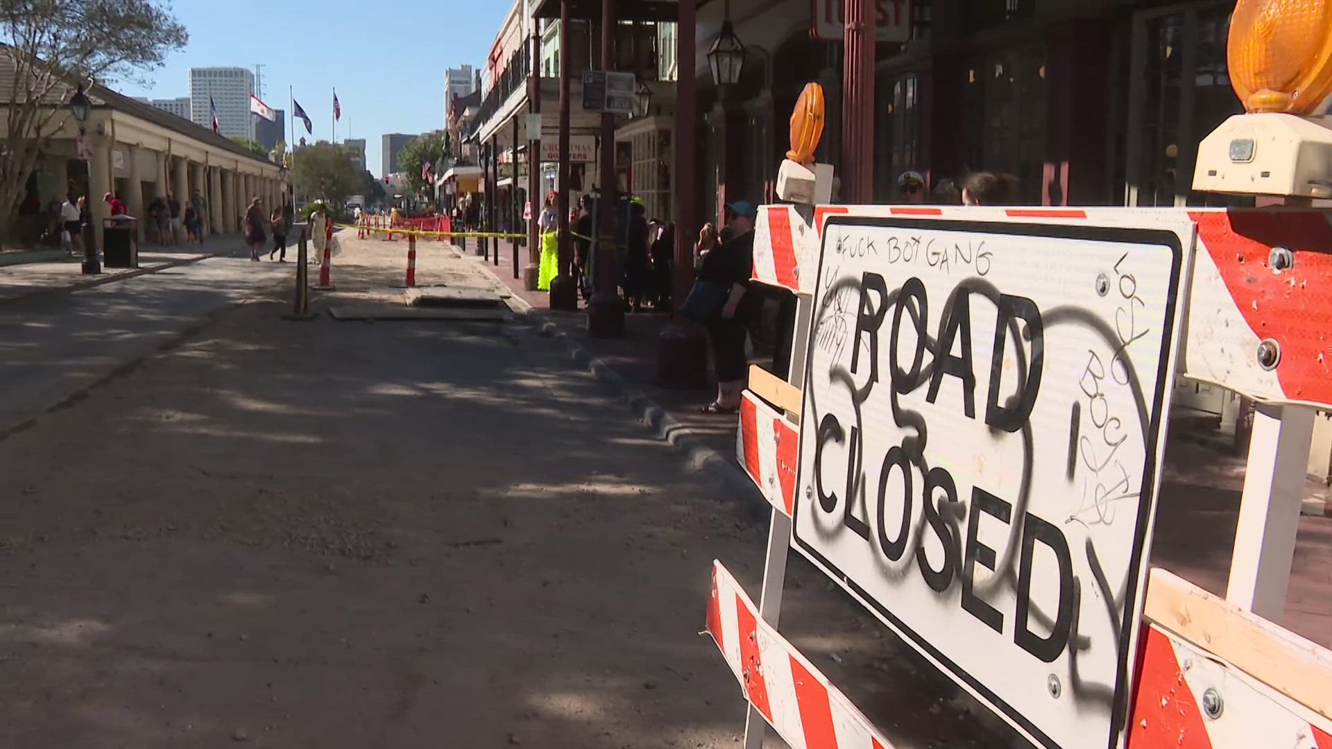 Krewe of Boo rolls on despite rain and construction headaches | wwltv.com