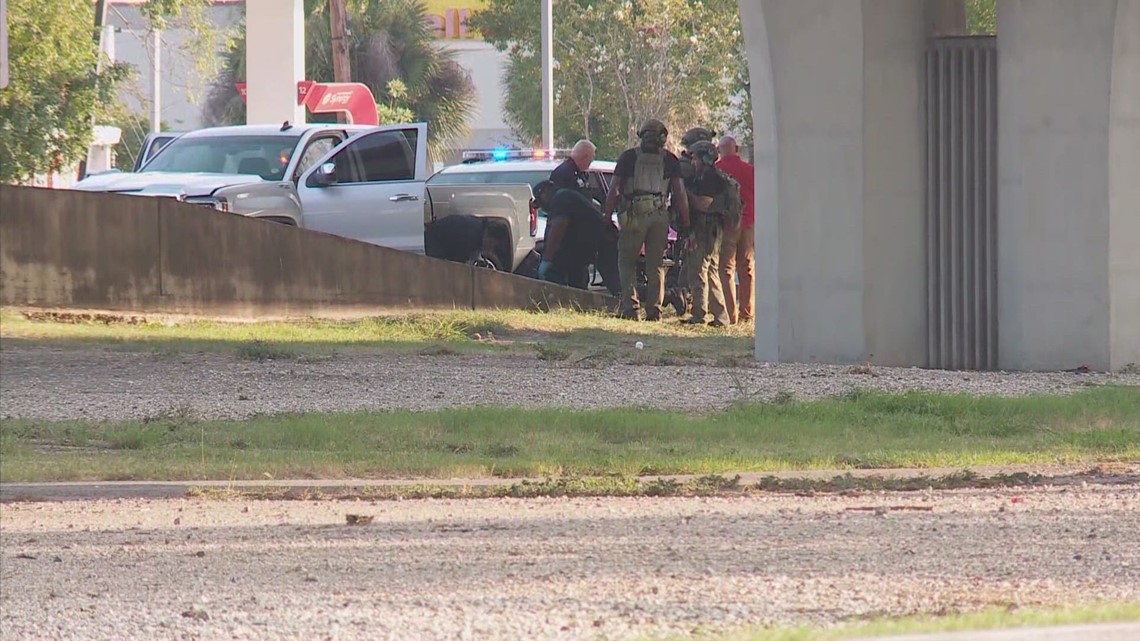 Police appear to pull someone out of truck on Westbank Expressway after ...