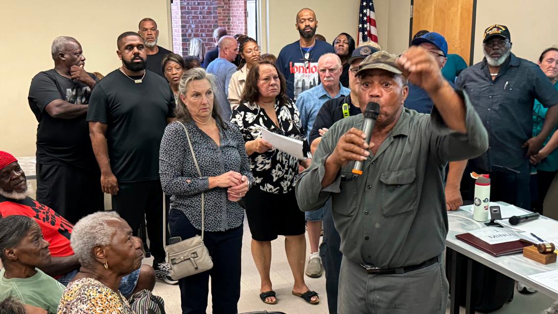 Fire marshal cancels hearing for ammonia plant amid overflowing crowd ...